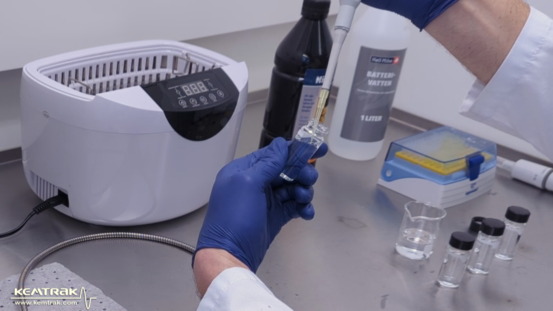 Water-in-oil analyzer - Kemtrak